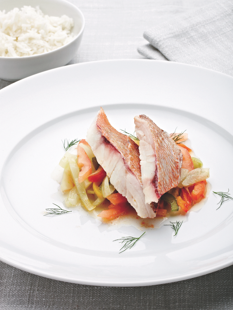 Recept "Stoofpotje van roodbaars met venkel en paprika" | njam!