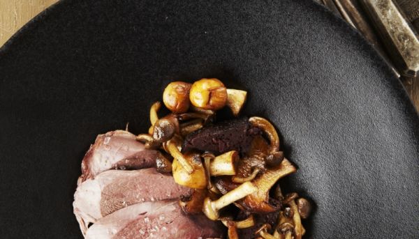 Recept 'Lamsbout met salade van witte kool, gremoulata en gerookte ...